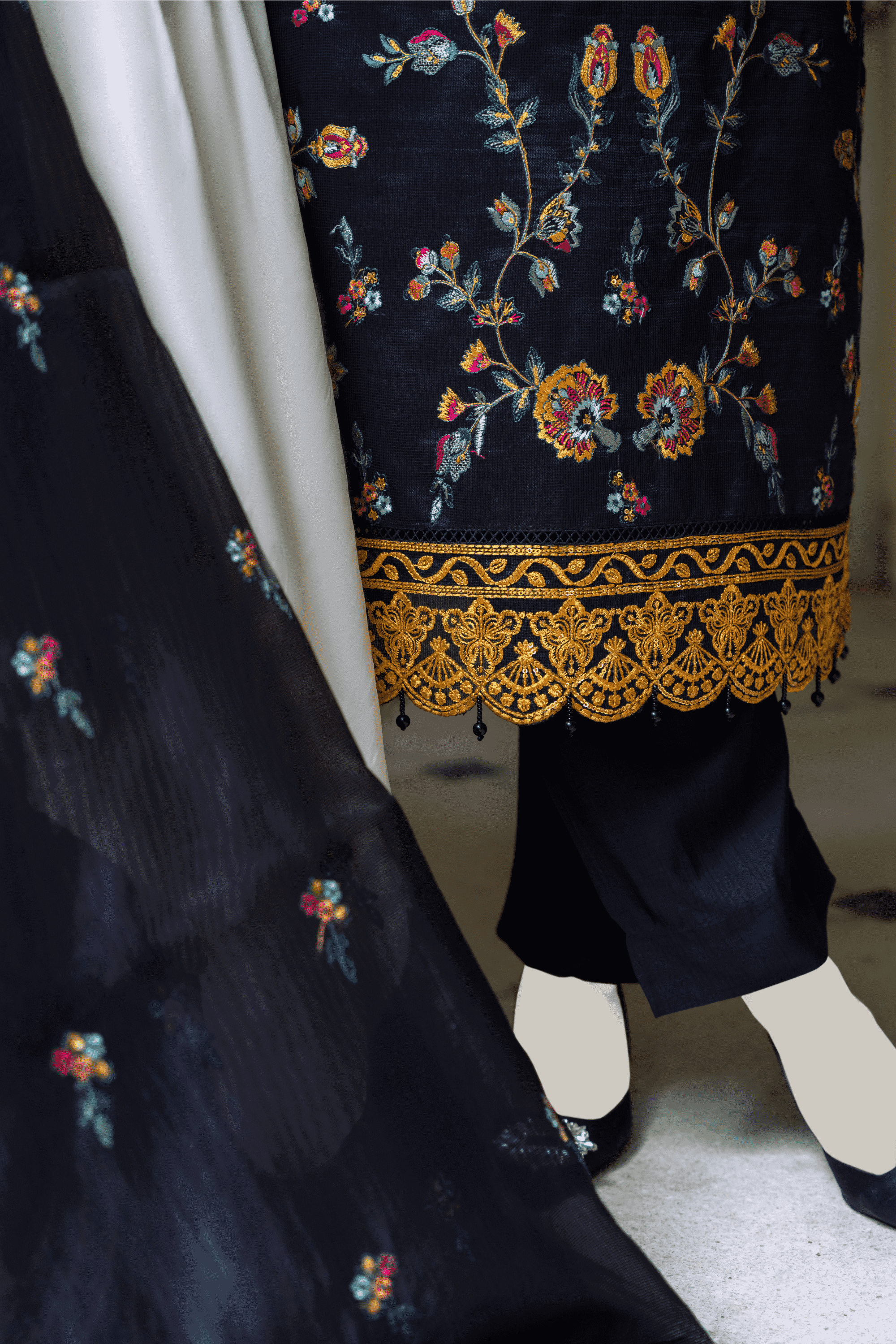 Jind-3-afsaneh-collection-zariya-clothing.png?v=1726070744